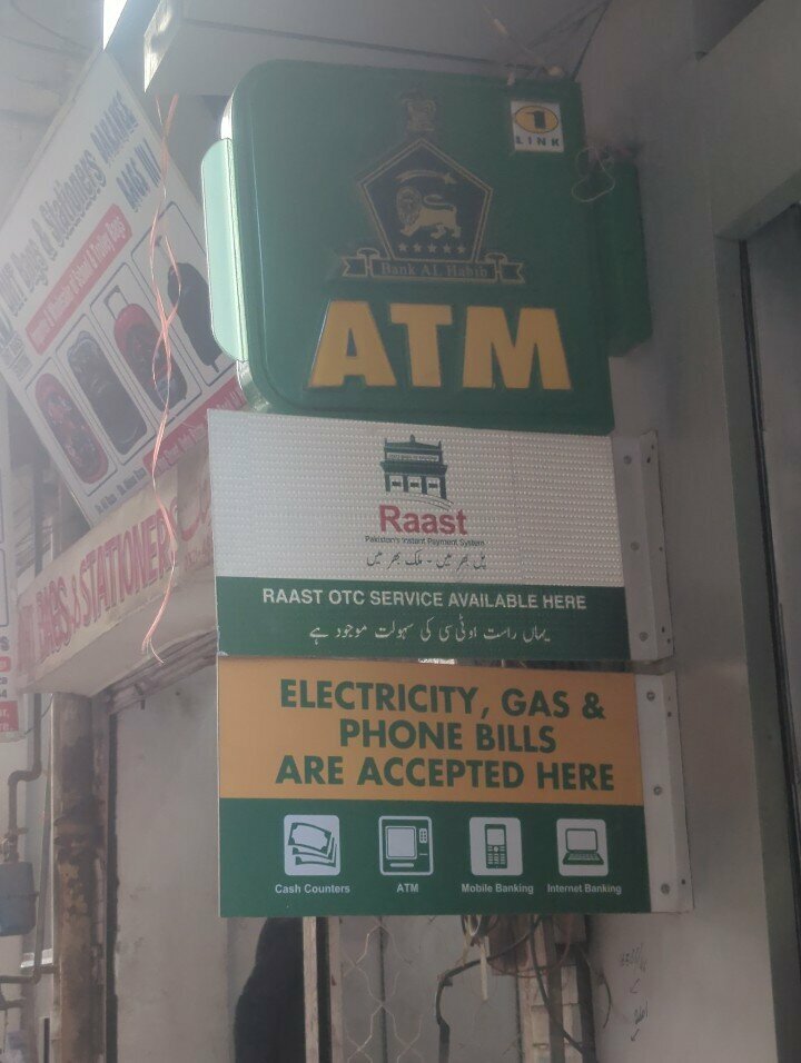 ATM'ler Al Habib bank ATM, Lahor, foto