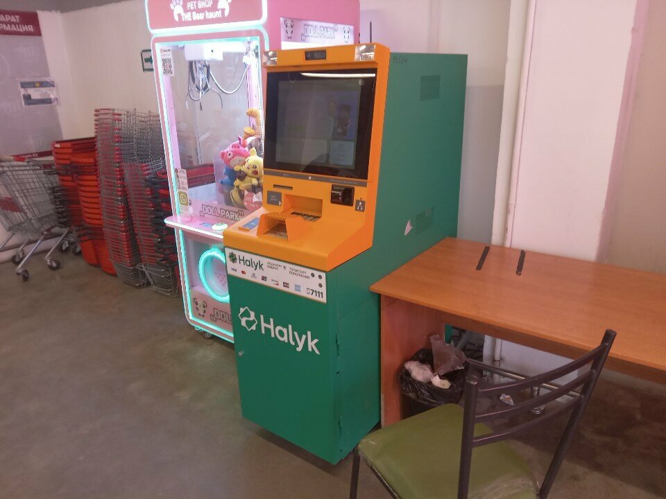 ATM'ler Halyk Bank, Almatı, foto