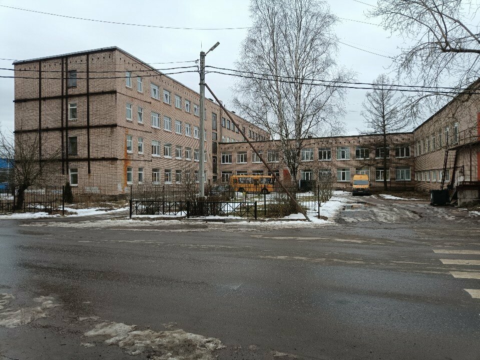 Ortaokul Volkhovskaya srednyaya shkola № 6, Volhov, foto