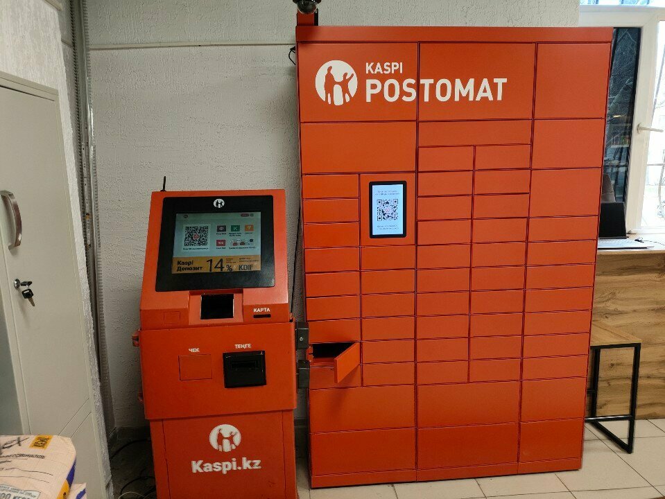 Parsel otomatı Kaspi Postomat, Almatı, foto