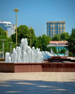 Fountain (Dushanbe, İsmail Samani İlçesi), çeşme  Duşanbe'den
