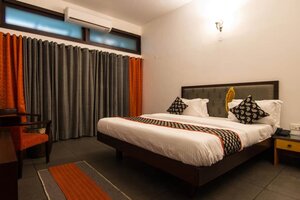 The Ten Suites (Yellow Line, Civil Lines), otel  Bhopal'den