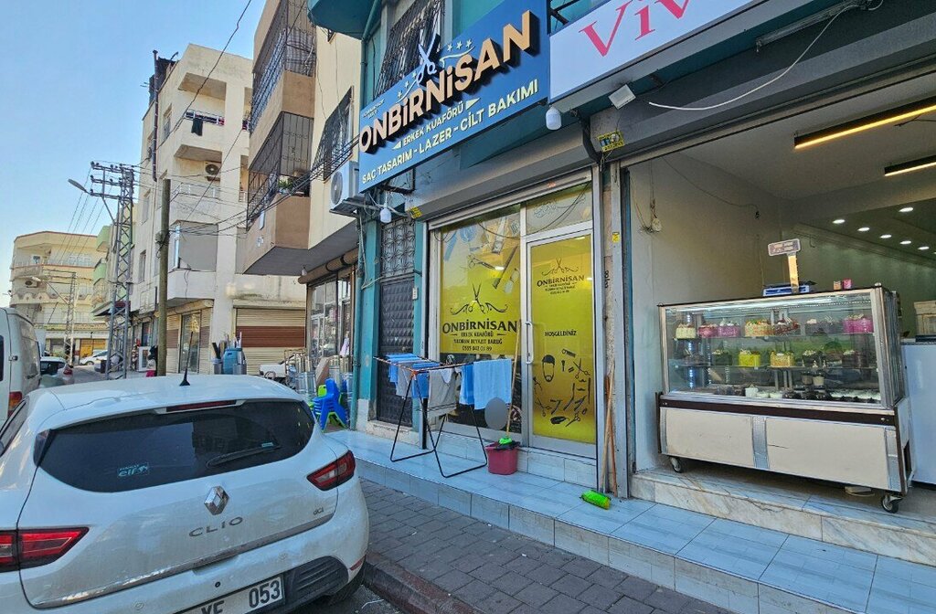 Berberler Onbir Nisan Erkek Kuaförü, Adana, foto