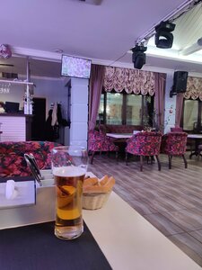 Версаль (2-ya ulitsa Khakurate No:4Г, Maykop), restoran  Maykop'tan