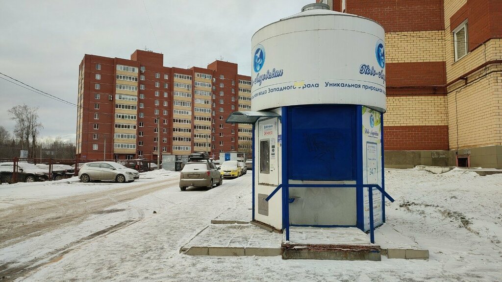 Su satışı Artezianskaya voda prirodnaya, Perm, foto