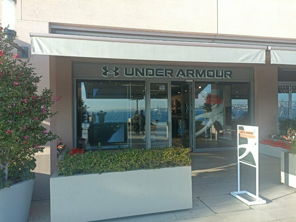 Fitness ve spor ekipmanı firmaları Under Armour, İstanbul, foto