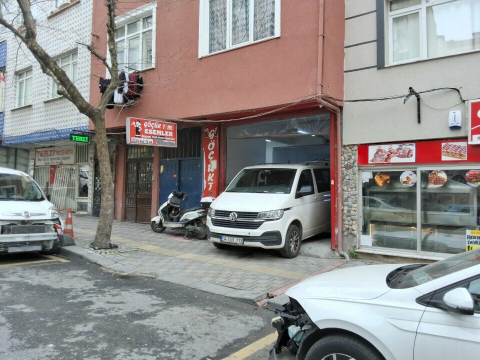 Otomobil servisi Göçük Timi Esenler, İstanbul, foto