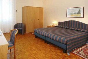 Europa (Piazza Cesare Battisti No:14, San Remo), otel  San Remo'dan