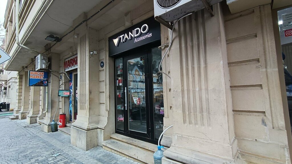 Bijuteriler Tando, Bakü, foto