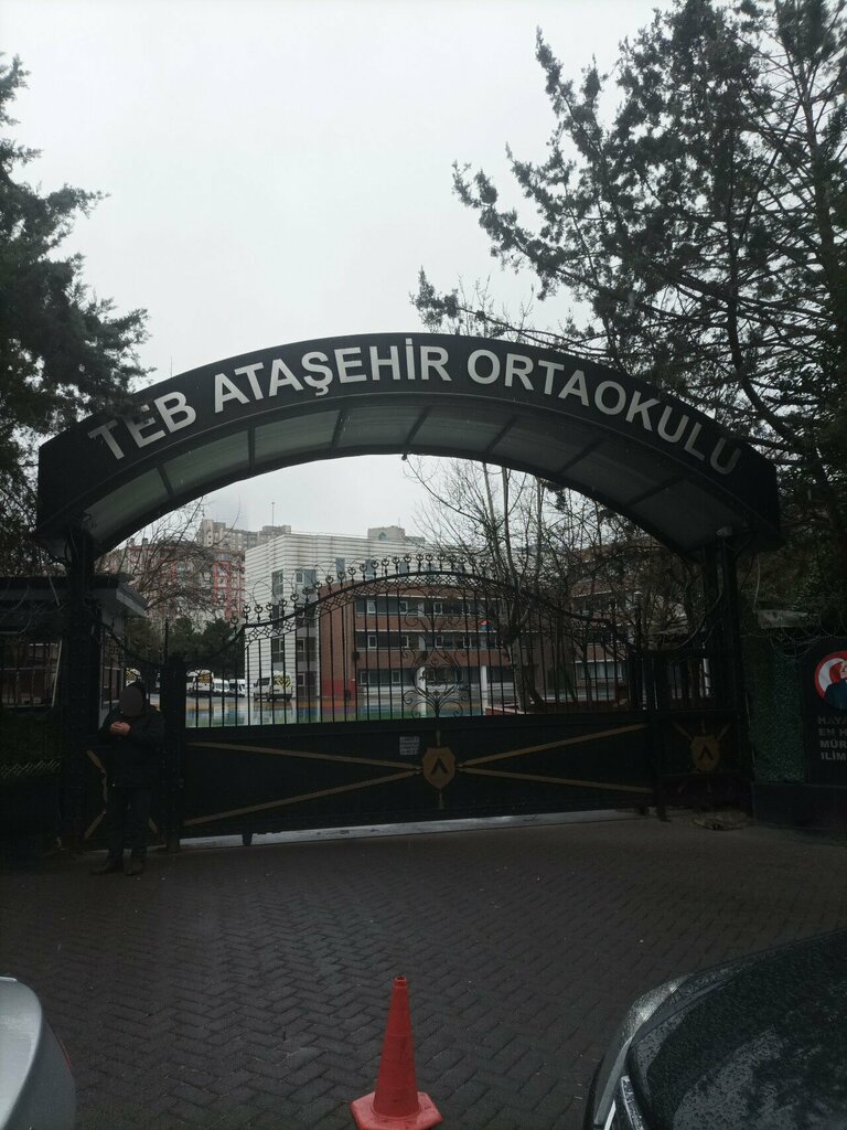 Ortaokul TEB Ataşehir Ortaokulu, İstanbul, foto