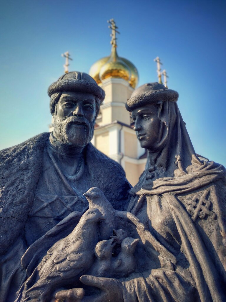 Anıt, heykel Памятник святым благоверным князю Петру и княгине Февронии Муромским, Leninsk‑Kuznetski, foto