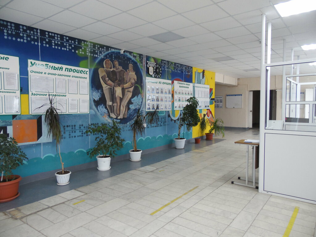 Meslek yüksekokulu Verkhneturinsk Mechanical College, Verhniaya Tura, foto