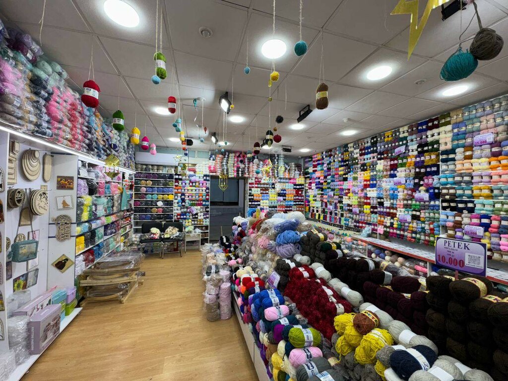 Hobi, elişi için ürünler Universam pryaja, Taşkent, foto