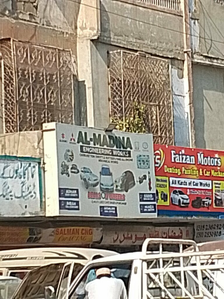 Otomobil yedek parçaları Al Madina engineering workers, Karaçi, foto