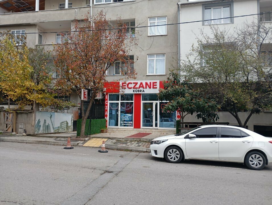 Eczaneler Kübra Eczanesi, İstanbul, foto