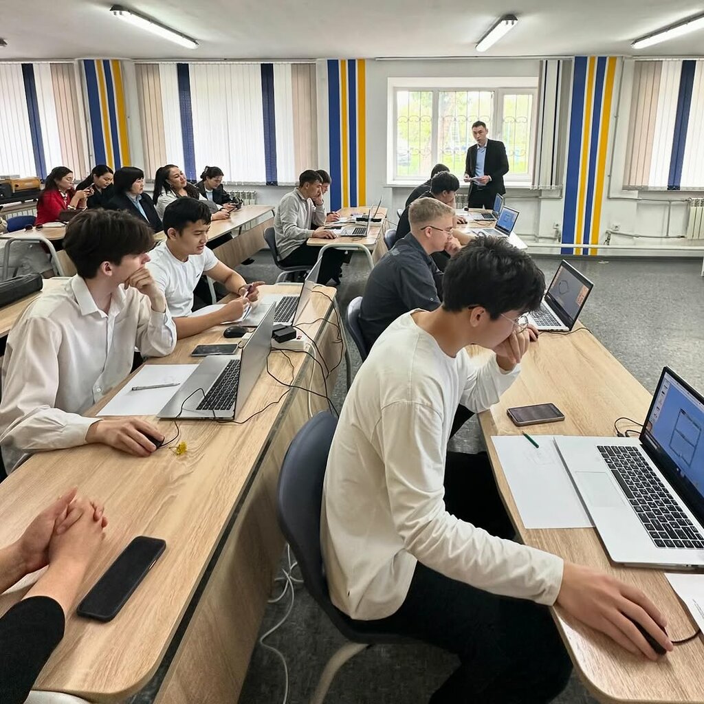 Yüksekokul Construction and Technical College, Astana, foto