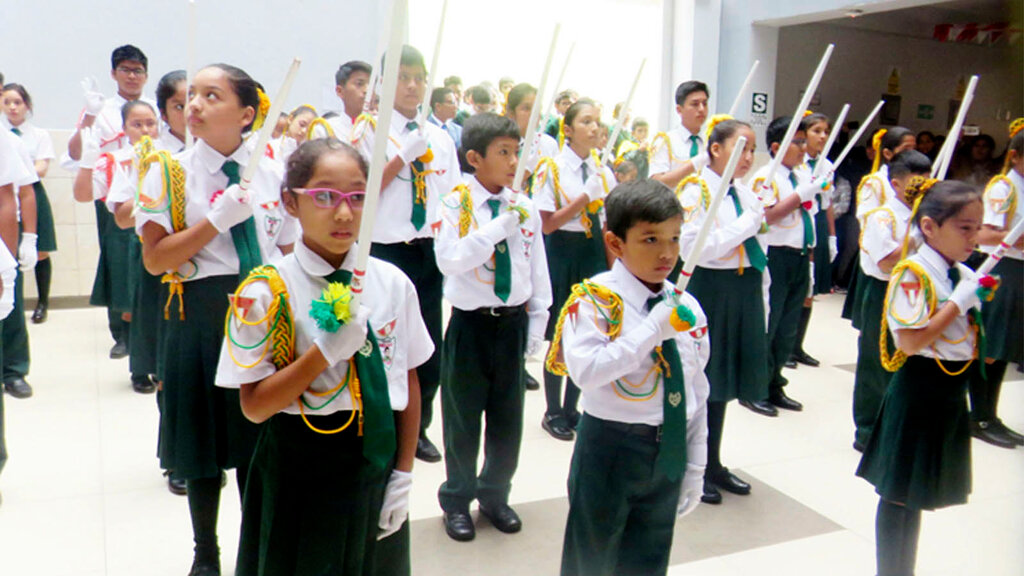 Ortaokul Melgar Millenium College, Lima, foto