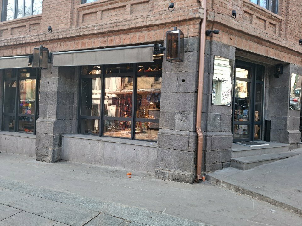 Giyim mağazası Ciali concept store, Tiflis, foto