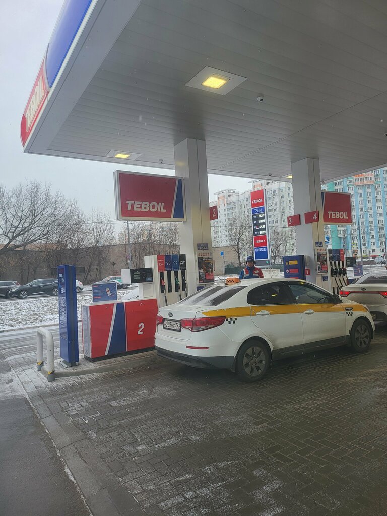 Benzin istasyonu Lukoil, Moskova, foto