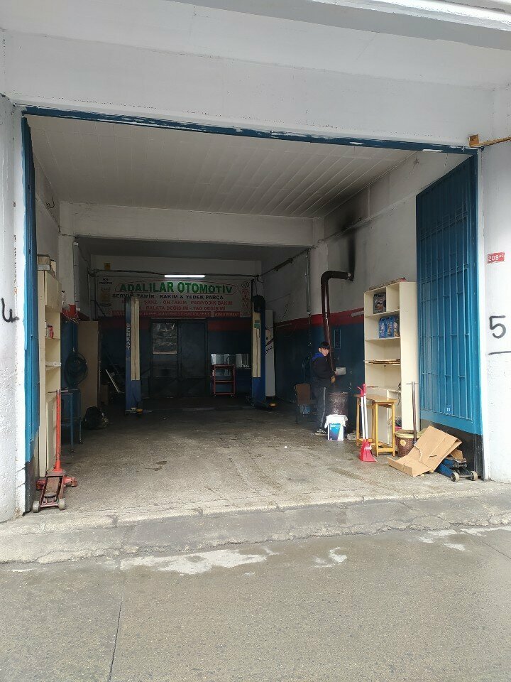 Otomobil yedek parçaları Adalılar Otomotiv, İstanbul, foto