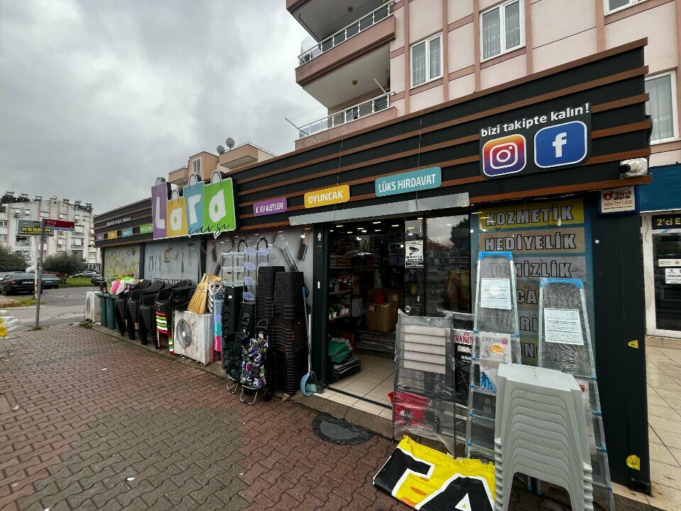 Züccaciye mağazaları Gülveren Lara Çarşı, Antalya, foto
