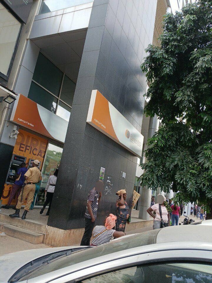 ATM'ler Banco Bir, Loanda, foto