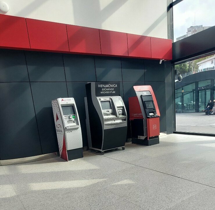 ATM'ler Banca Intesa ATM, Belgrad, foto