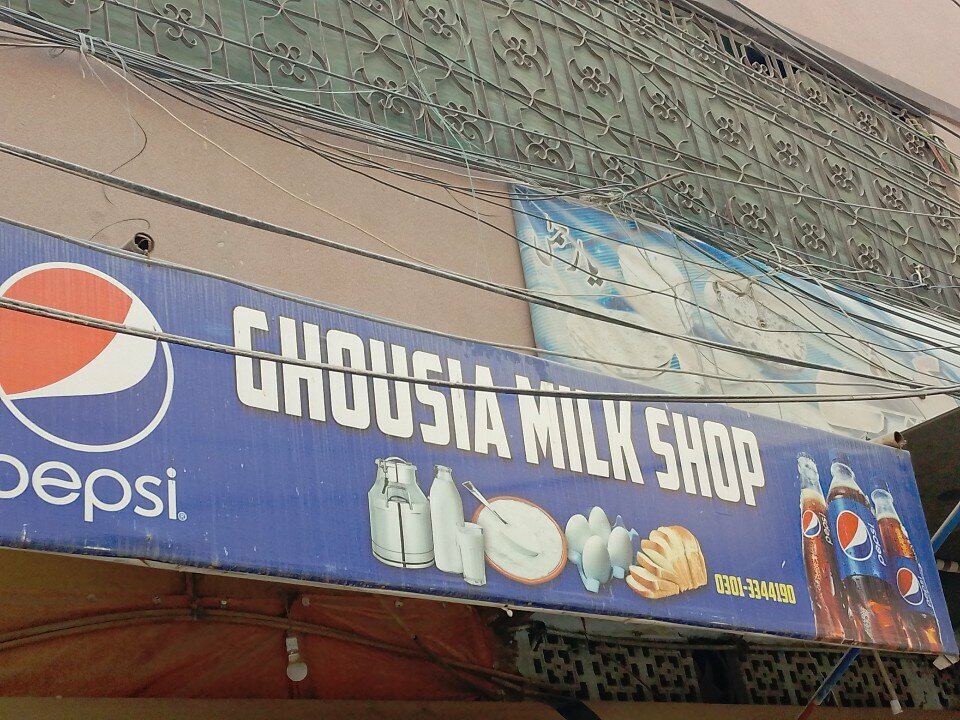 Süt ürünleri satış mağazaları Ghousia milk shop, Karaçi, foto