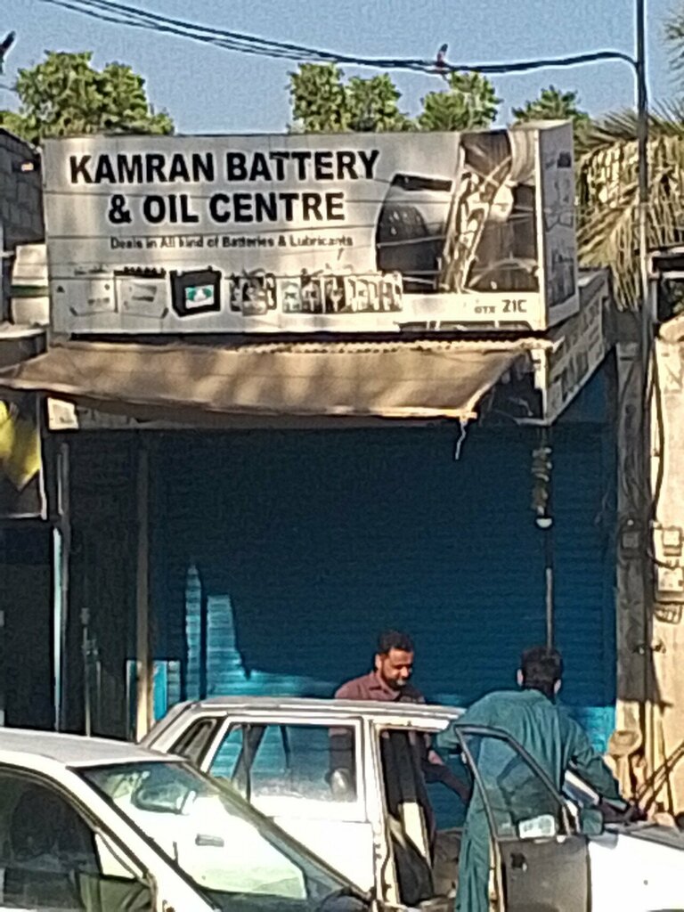 Akümülatör ve şarj cihazları Kamran battery and oil centre, Karaçi, foto