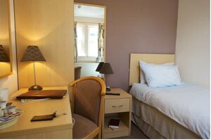 The Rose and Crown Hotel (Wales, Carmarthenshire), otel  Galler'den