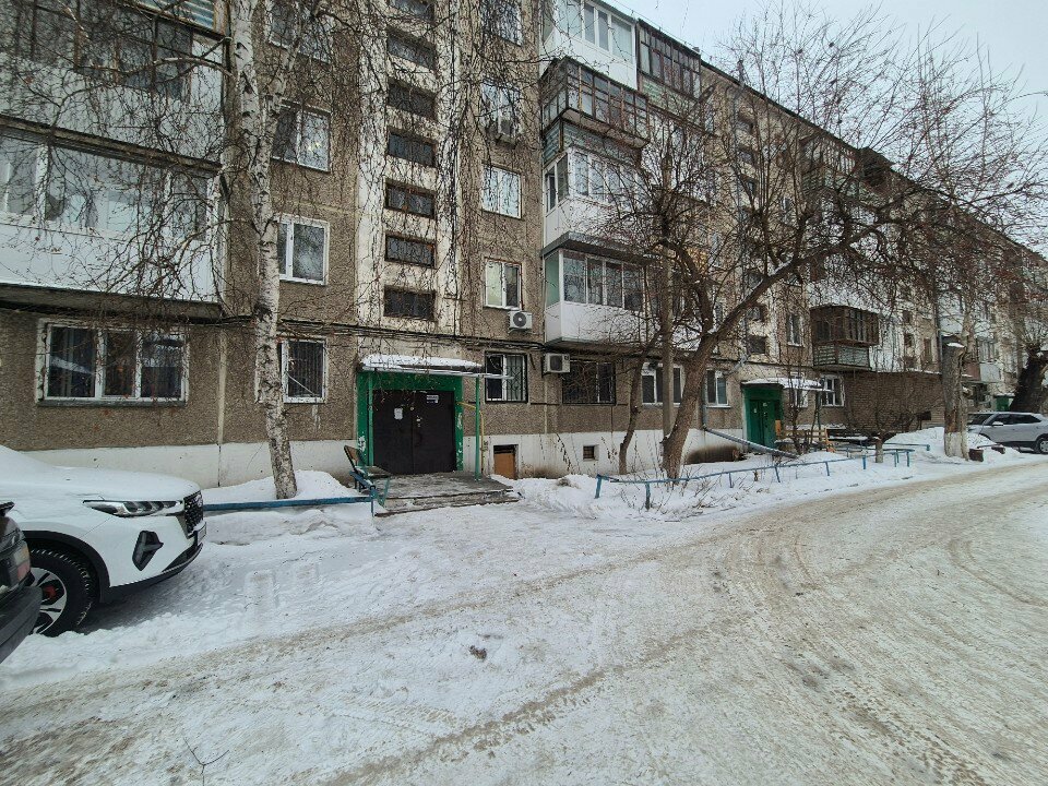 Bina, site yönetimi Universitetskij, Petropavl (Petropavlovsk), foto
