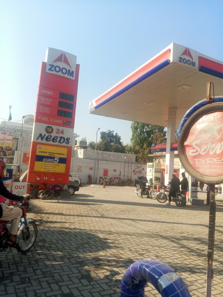 Benzin istasyonu Zoom Petrol Pump, Rawalpindi, foto