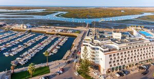Eva Senses Hotel (Avenida da República No:2), otel  Faro'dan