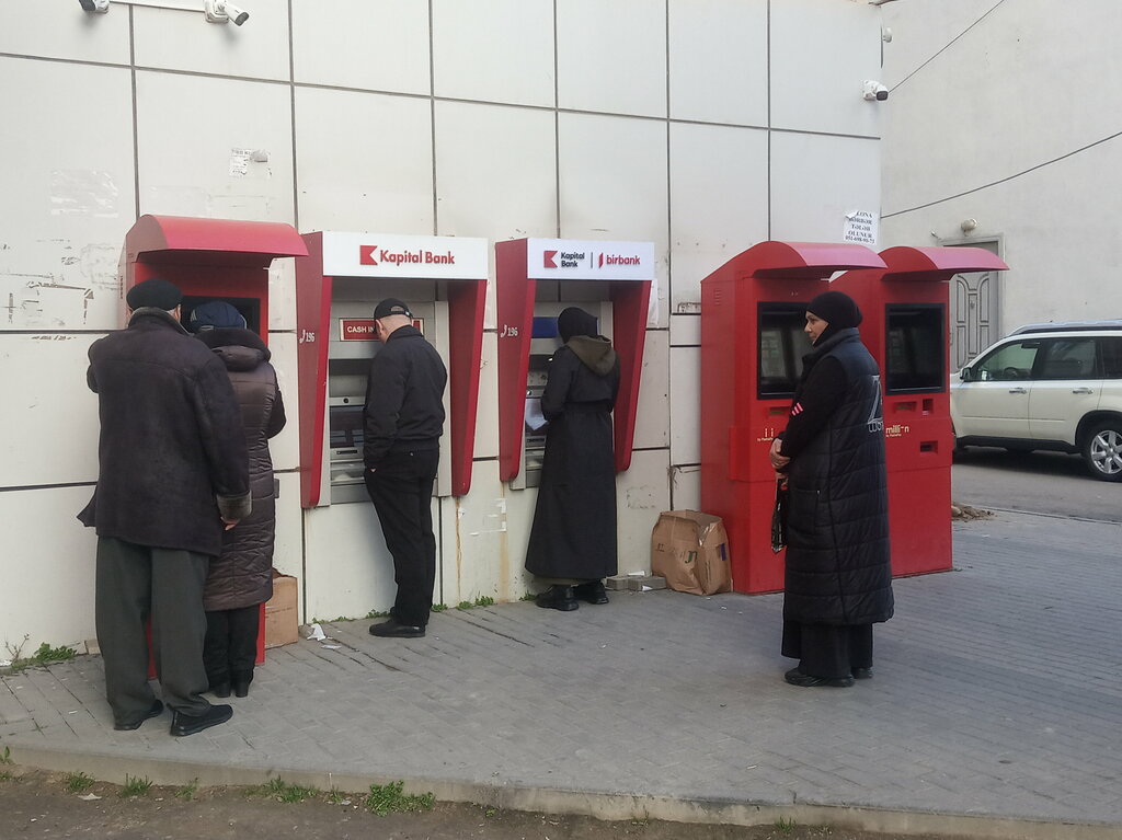 ATM'ler Kapital Bank ATM, Bakü, foto