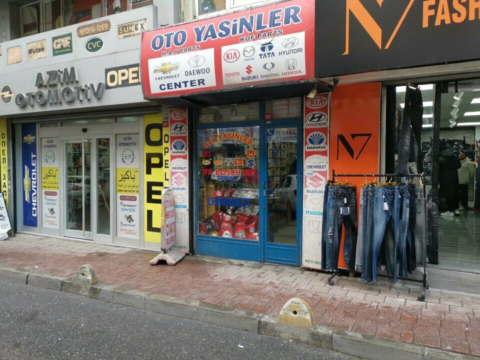 Otomobil yedek parçaları Oto Yasinler, İstanbul, foto