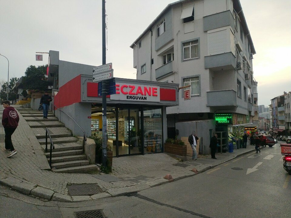 Eczaneler Erguvan Eczanesi, İstanbul, foto