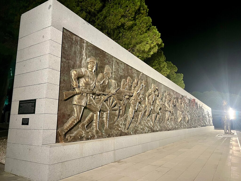 Anıt, heykel Çanakkale Şehitliği Rölyefi, Eceabat, foto