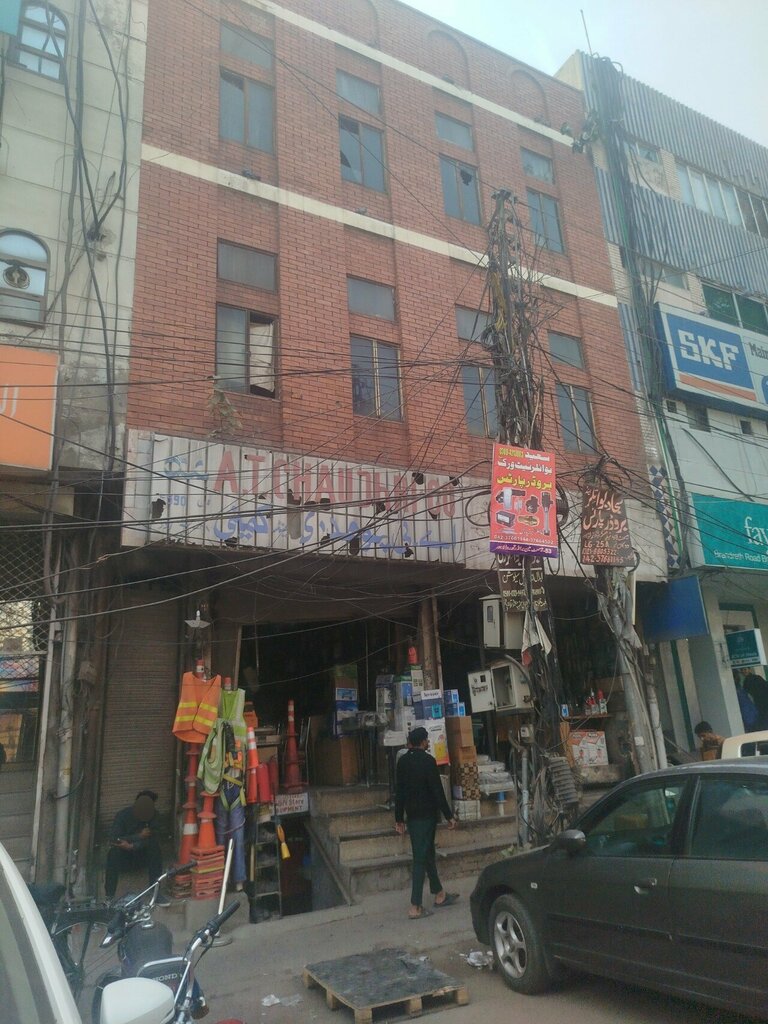 Otomobil servisi A T chudhary company, Lahor, foto