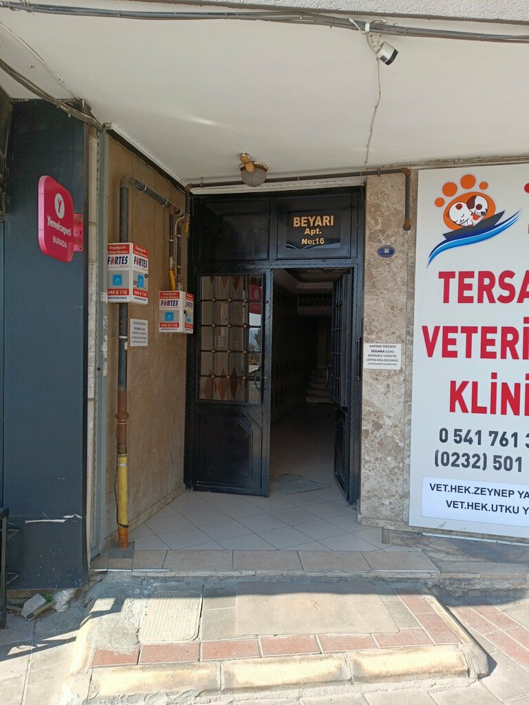 Emlak ofisi Beyarı Apartmanı, İzmir, foto