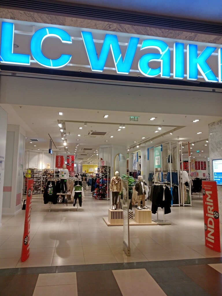 Giyim mağazası LC Waikiki, İstanbul, foto