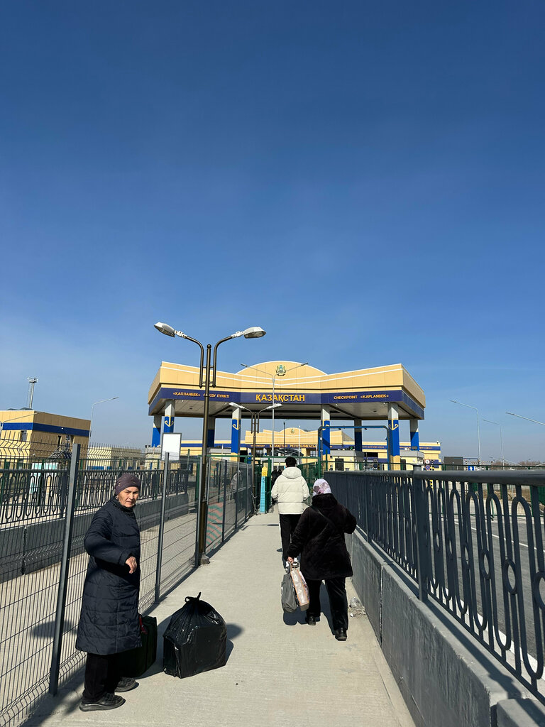 Sınır kapısı Navoi Border Customs Post, Taşkent eyaleti, foto