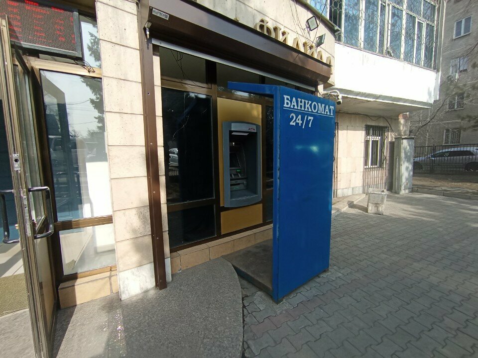 ATM'ler Tolubay Bank, Bişkek, foto