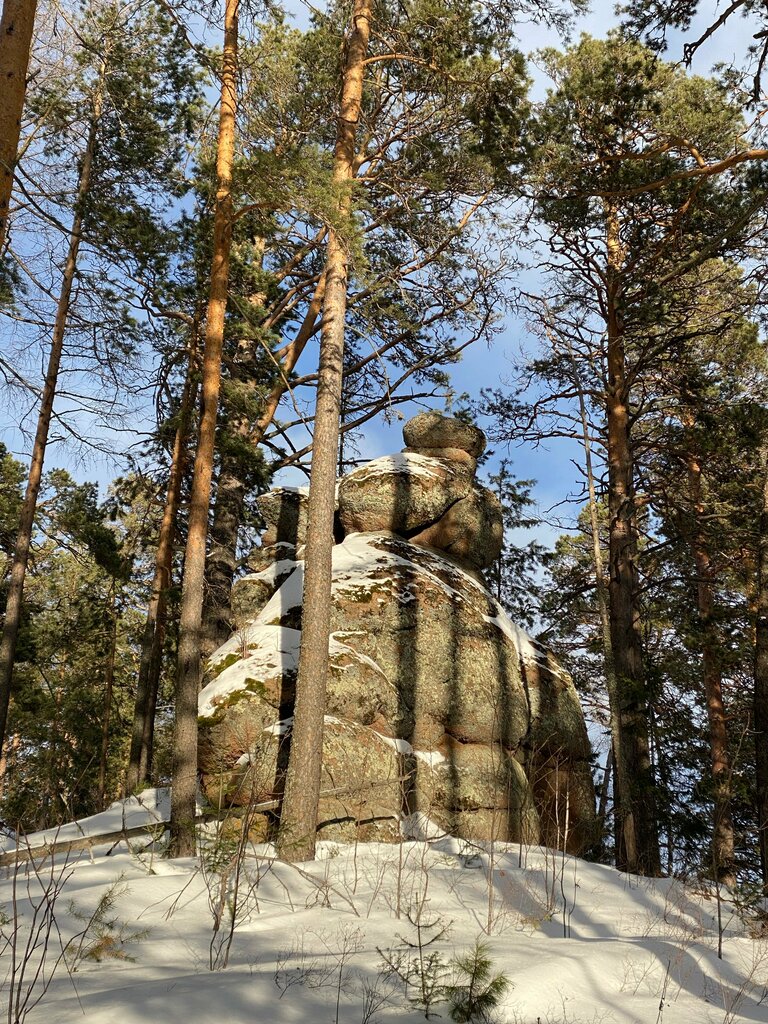 Dağ zirvesi Скала Маленький Будда, Krasnoyarski krayı, foto