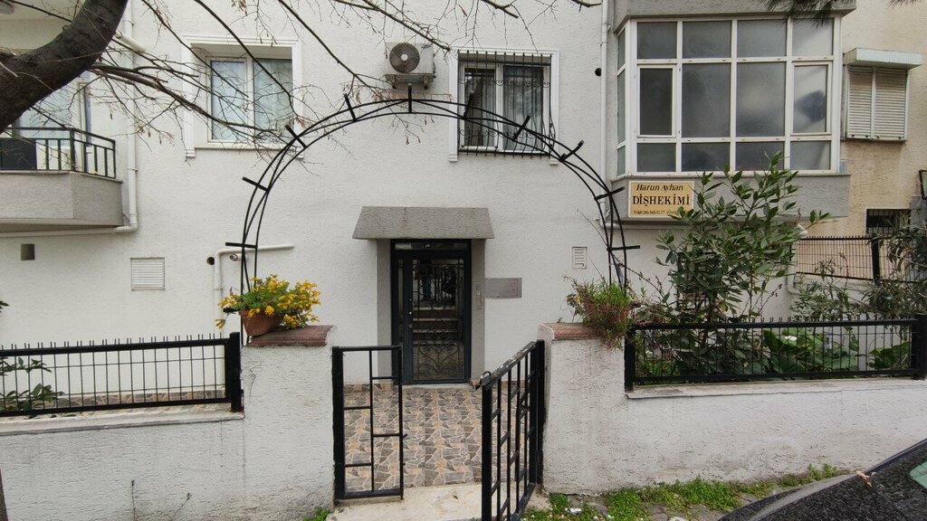 Özel ağız ve diş sağlığı klinikleri ve muayenehaneleri Diş Hekimi Harun Ayhan, İstanbul, foto