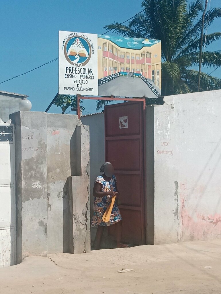 Özel okul Israel, Loanda, foto