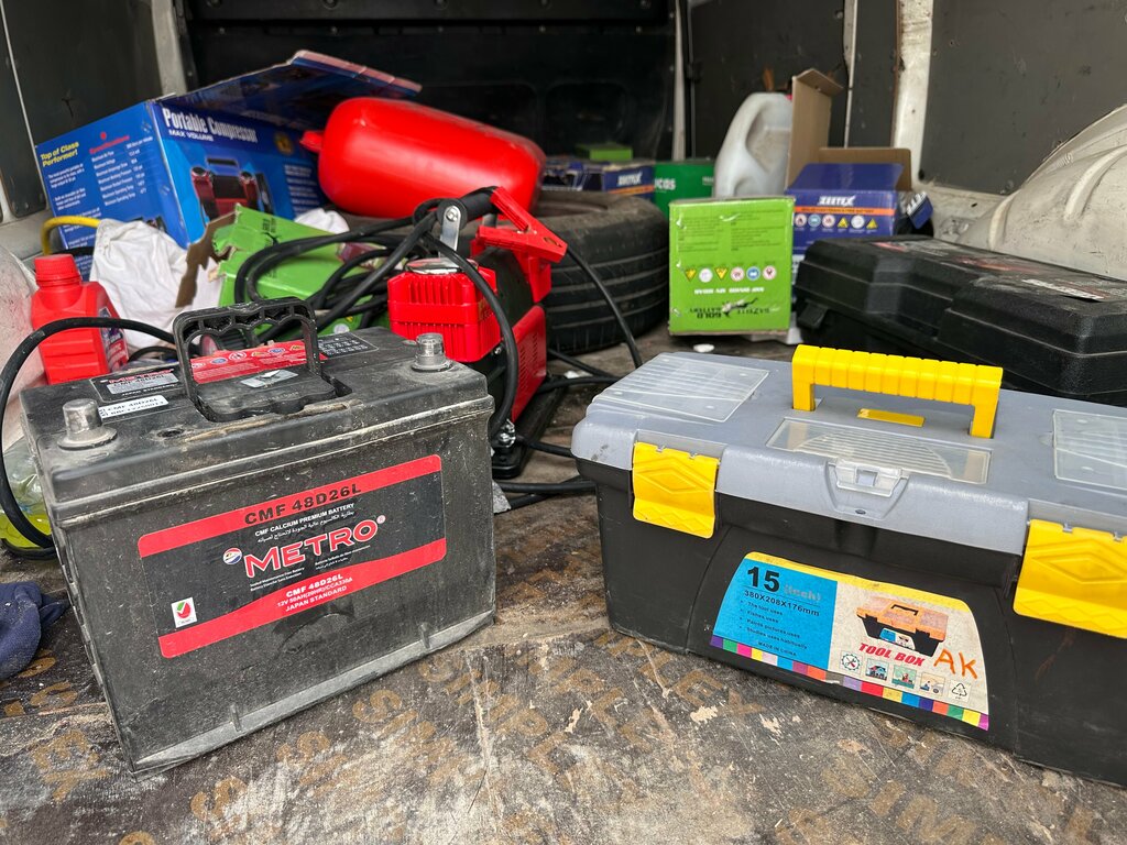 Akümülatör ve şarj cihazları Batfix battery Auto Repairing Service, Abu Dabi, foto