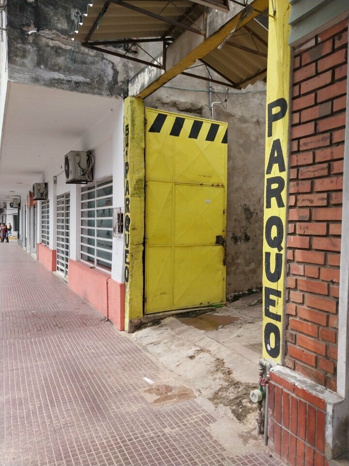 Otopark alanı Parqueo Público, Santa‑Krus, foto
