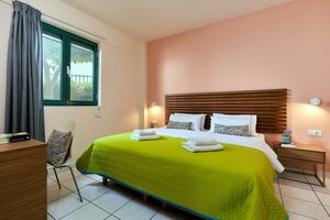 Bella Vista Hotel by Checkin (The Periphery of Crete, Village of Hersonissos), otel  Dünya'dan