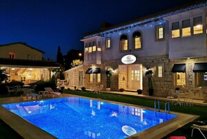 Salbakos (İzmir, Çeşme, Alaçatı Mah., 12002 Sok., 20), otel  Çeşme'den