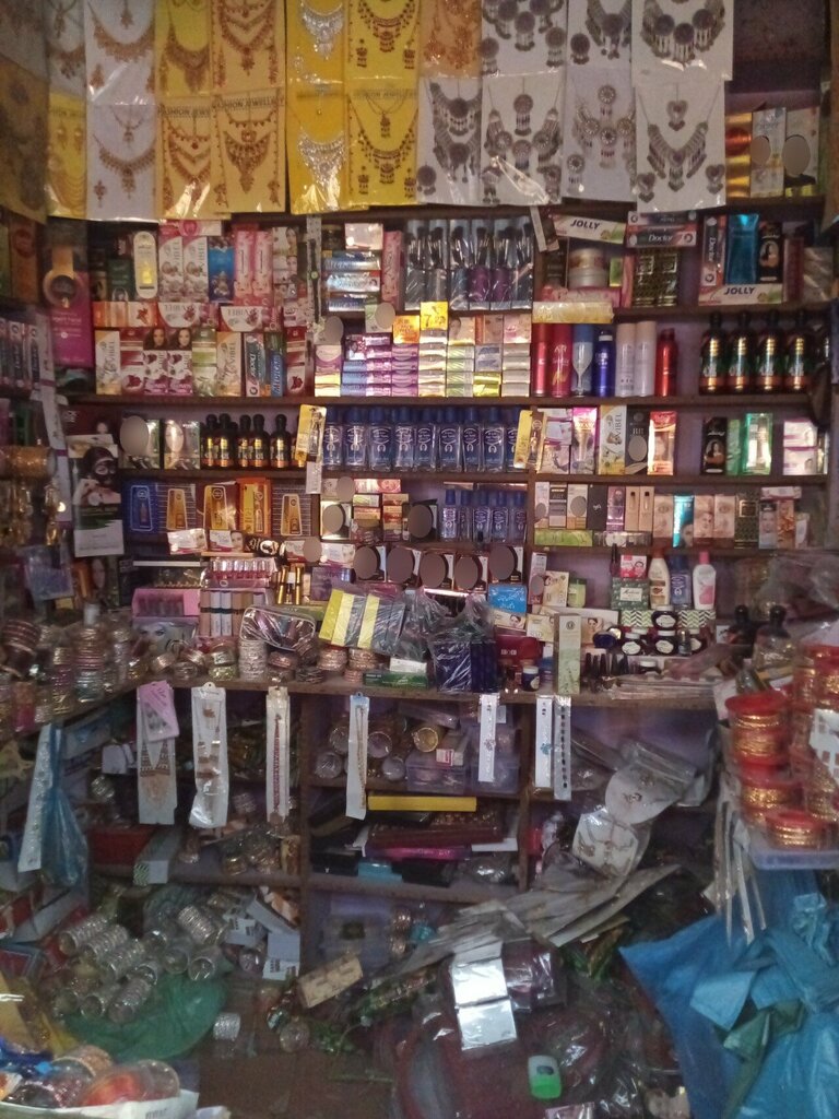 Kozmetik ve parfümeri mağazaları Nabeel Qureshi cosmetics shop, Karaçi, foto